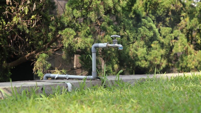 The Main Benefits of Having an Outside Water Faucet