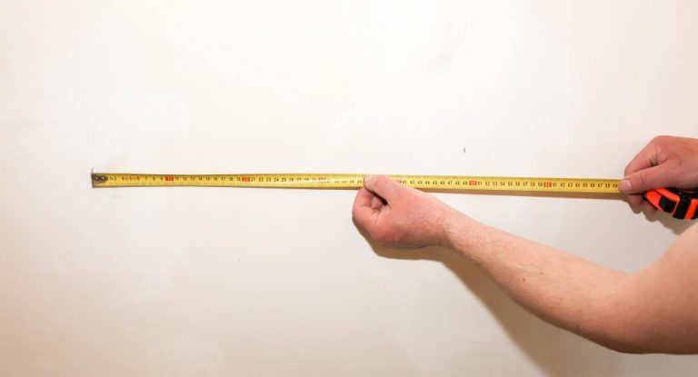 How to Arrange Two Couches in a Small Living Room: Space-Saving Tips